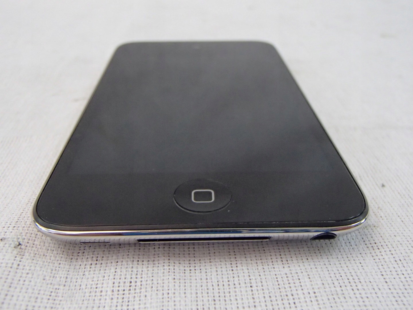 Apple iPod touch 4th gen. Model: A1367 8GB + etui - 7470909667 ...