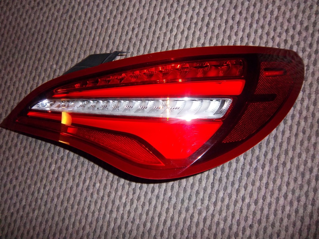LAMPA TYŁ MERCEDES CLA A117 PRAWA A1179063800 LIFT - 7275389028 ...