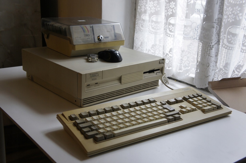 COMMODORE AMIGA 3000 + dodatki - 7744862437 - oficjalne archiwum Allegro